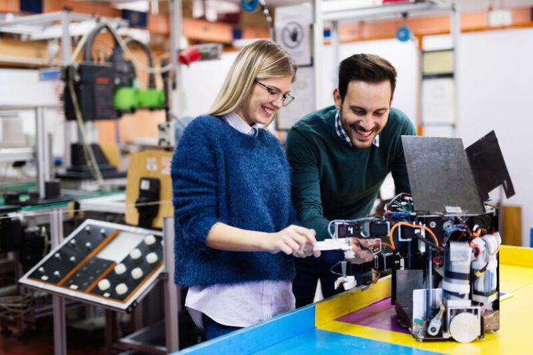 INNOVATOR CNC Router - AXYZ
